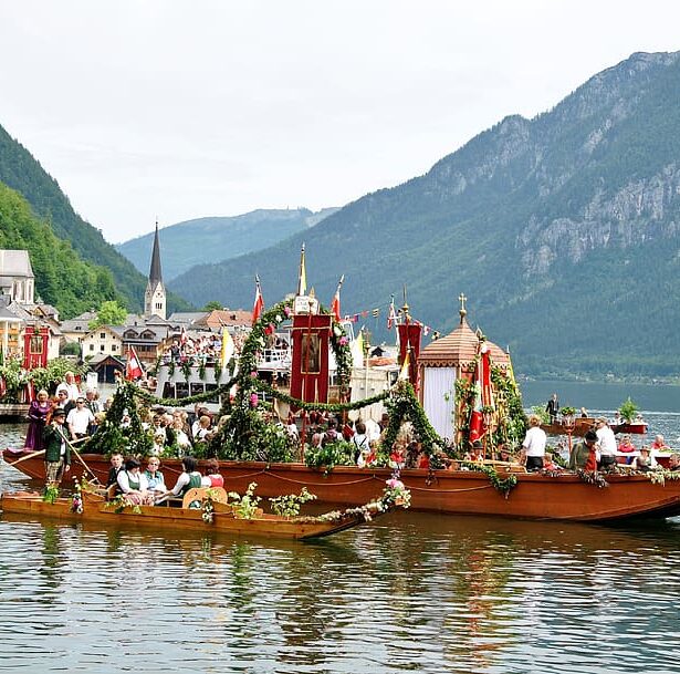 Rudolfsturm - the Beauty of Hallstatt Lake with a Delicious Meal!
